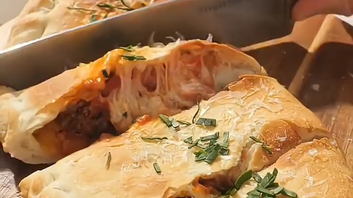 КАЛЬЦОНЕ с мясной начинкой...🌮🥩😋    Рецепт в описании ✍️