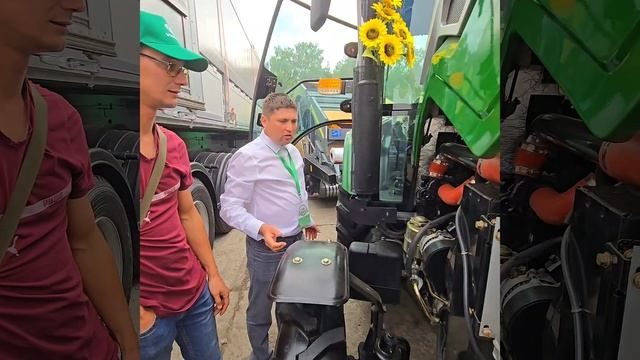 Трактор уехал прямо с выставки