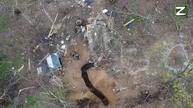 СВО Российский спецназ зачищает блиндаж ВСУ, скрытно подойдя к нему.