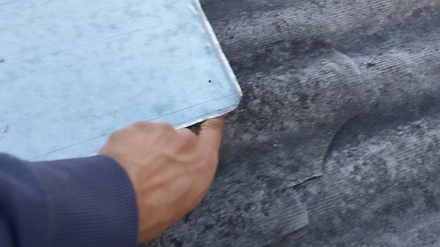 Как закрутить кровельные шурупы в асбестовую крышу!