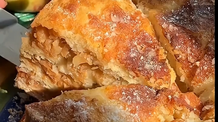 Нежный и пропитанный Яблочный ПИРОГ...🥧🍏🍎😋   Рецепт в описании ✍️