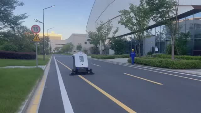 Kokobots S977 - промышленная подметальная машина робот-пылесос. 168 часов автономной уборки в неделю