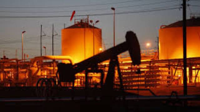 Нефтяной скачок последствия ударов по российским НПЗ