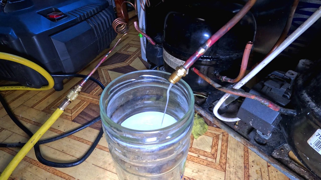 Устранение засора. Прочистка капиллярной трубки. Показываю на примере холодильника Atlant