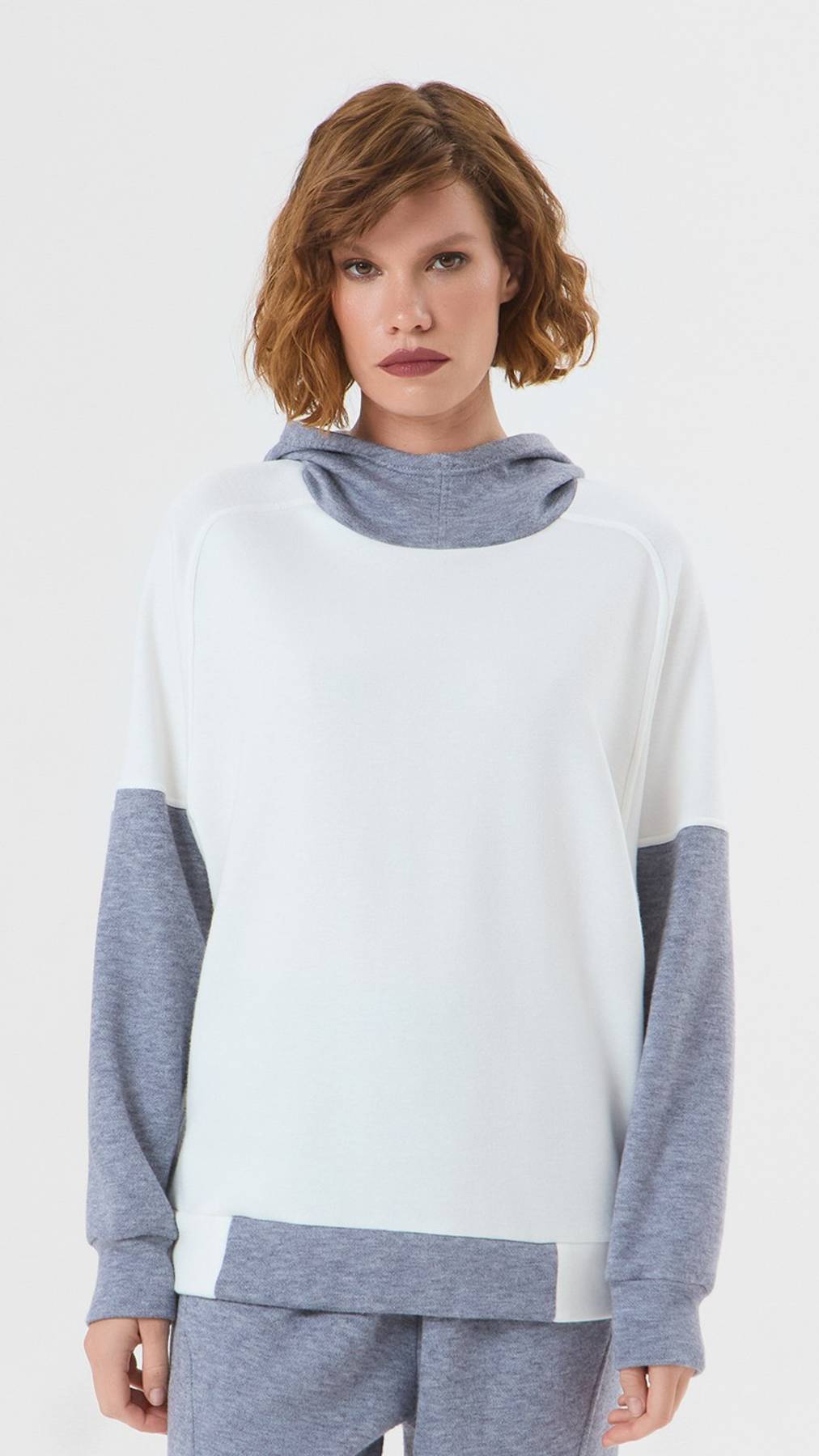 Худи женское LO молочное Артикул: 0925200802