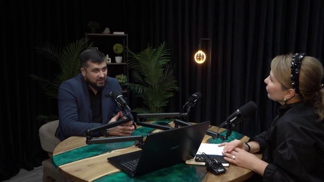 Де-факто де-юре  230925 автор Лейла Яндиева