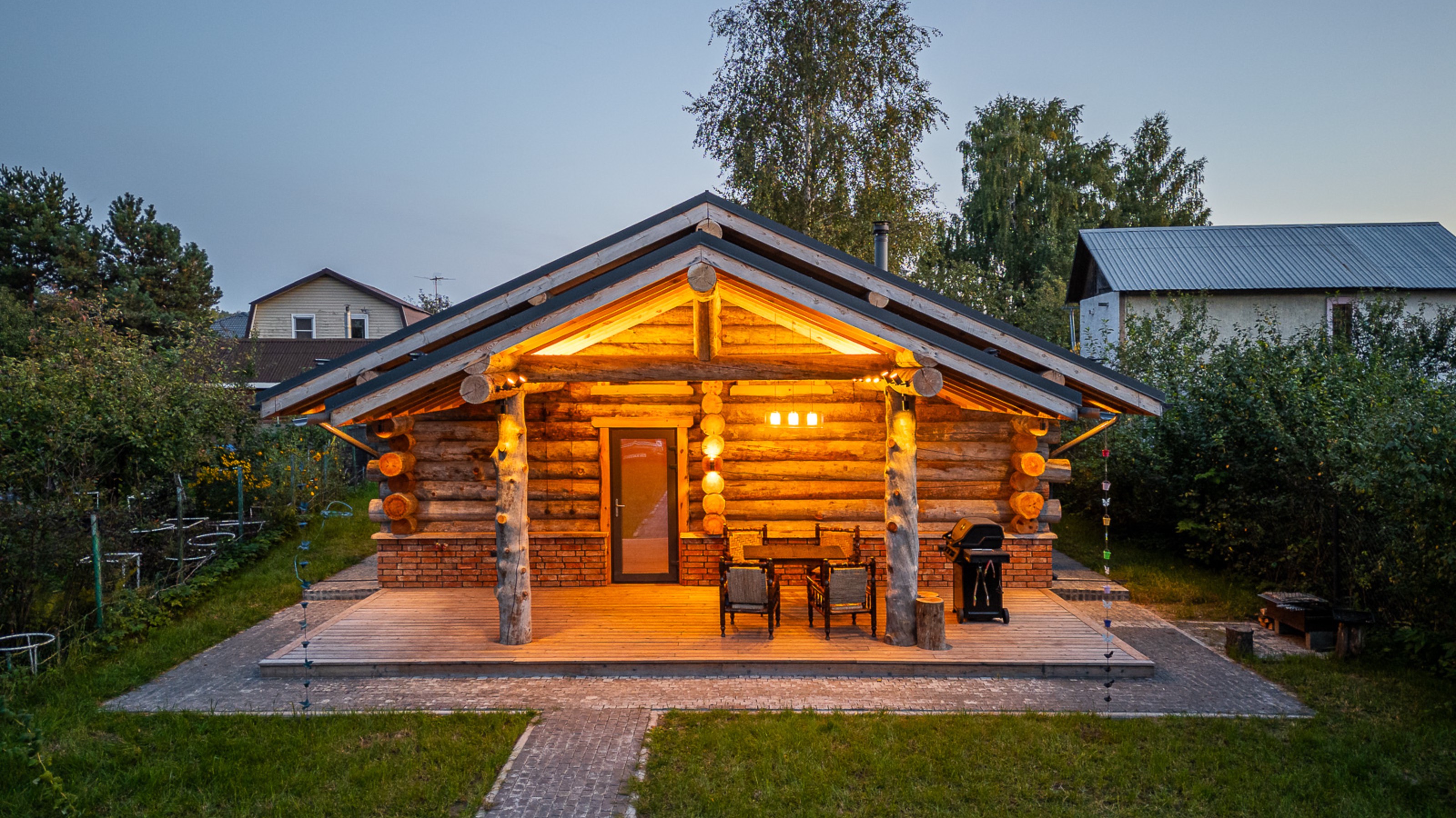 Вечерний пролет по частному дому из кело