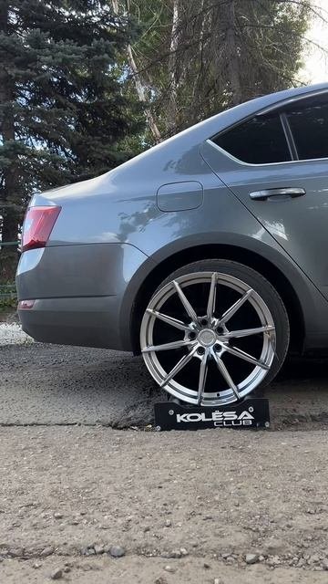 Skoda Octavia на примерке дисков в 18-ом диаметре