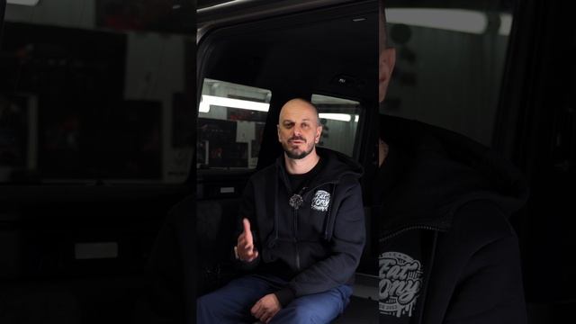 Комплексная шумоизоляция и оклейка Mercedes G63 AMG матовым полиуретаном