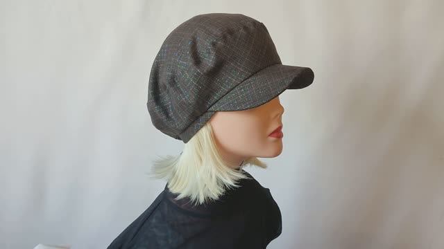 Демисезонная кепи с ТРЕССАМИ (волосами) из коричневой костюмной ткани на хб трикотажном подкладе