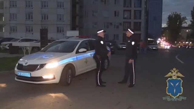 В Саратове полицейские доставили в больницу девочку, получившую перелом руки на прогулке с бабушкой