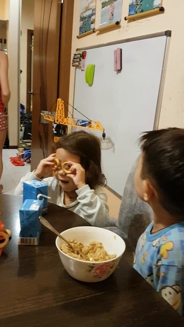 Бабушка очки одела