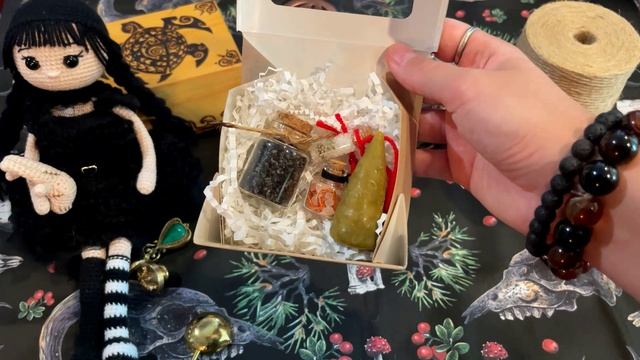 Бутылочки с черной солью и травами. Лучший подарок для ведьмы.