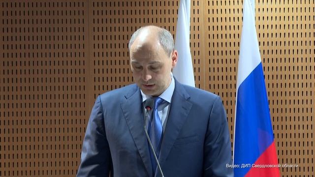 Денис Паслер вручил педагогам и школьникам губернаторские премии. Панорама 26.09.25