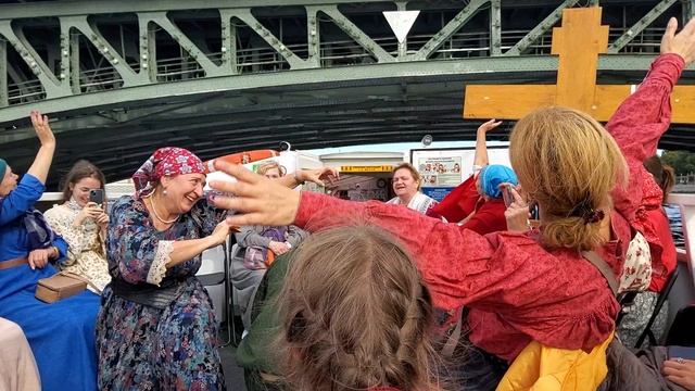 2025.09.12. Вдоль да по Невскому, вдоль да по проспекту добрый молодец идет