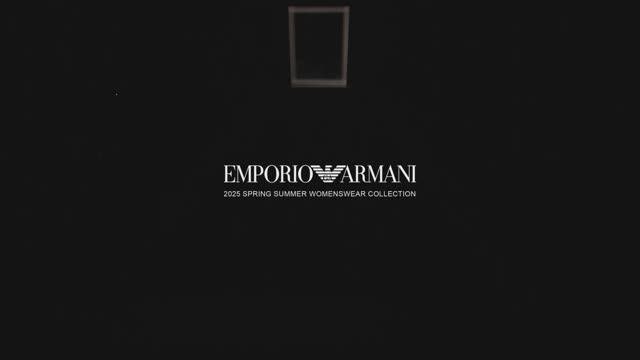 Показ женской коллекции Emporio Armani весна-лето 2025