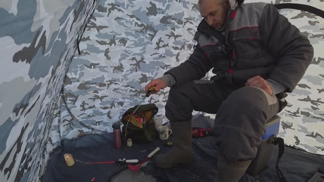 Окунь на безмотылку.