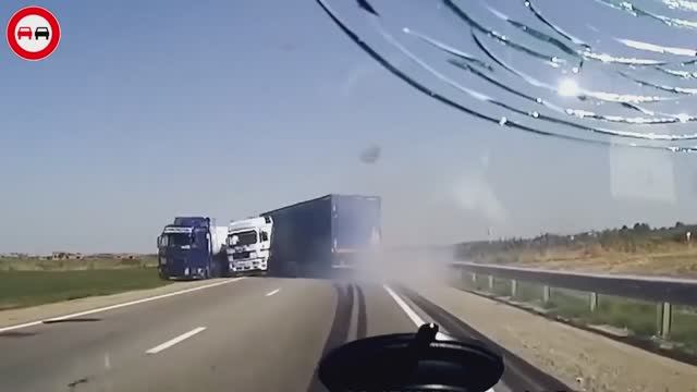 Как вам такое? Нерадивые водители пренебрегая всеми правилами несутся на встречу к Богу. Жесткие ДТП