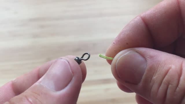 КАК ПРИВЯЗАТЬ НА РЫБАЛКЕ ВЕРТЛЮЖОК, ДВА ВАРИАНТА.