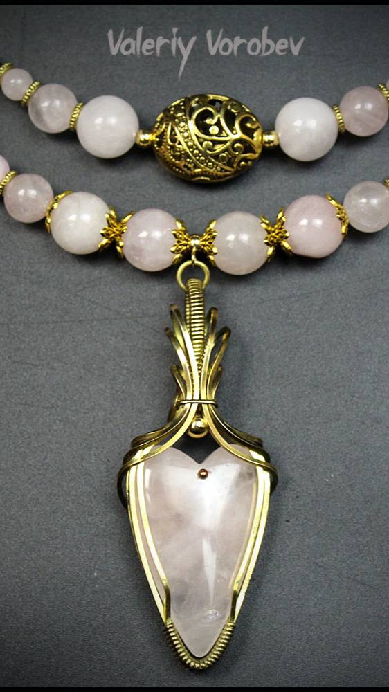 ⚠Ожерелье ручной работы из латунной проволоки и камня розовый кварц. Авторский кулон