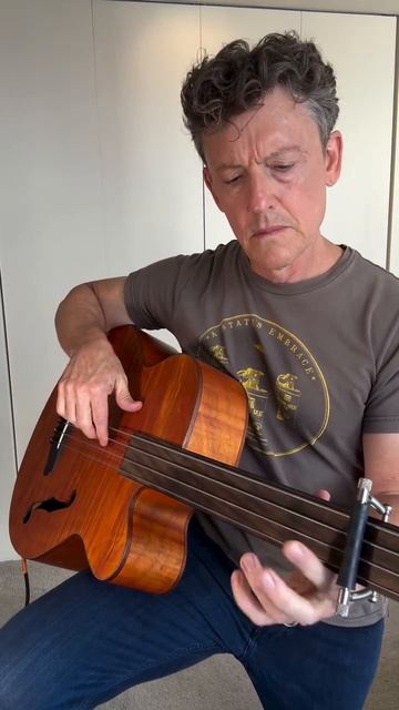 Как вам такой безладовый бас?