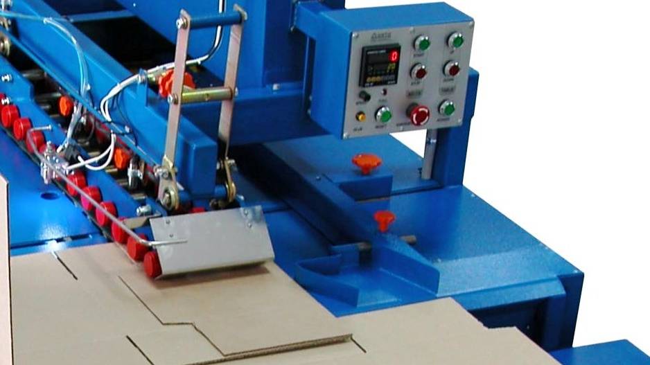 Станок для полуавтоматической склейки четырехклапанных коробок