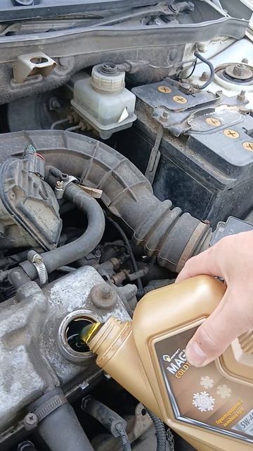 Долив масла в двигатель