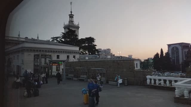 Прибытие на станцию Сочи из окна поезда