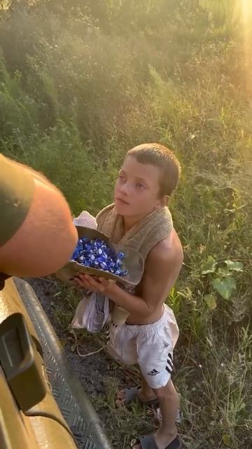 Наши бойцы показали пример человечности и заботы о детях даже в зоне СВО!