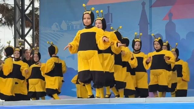 детский танец Пчёлки 🐝🐝 - ансамбль Радуга