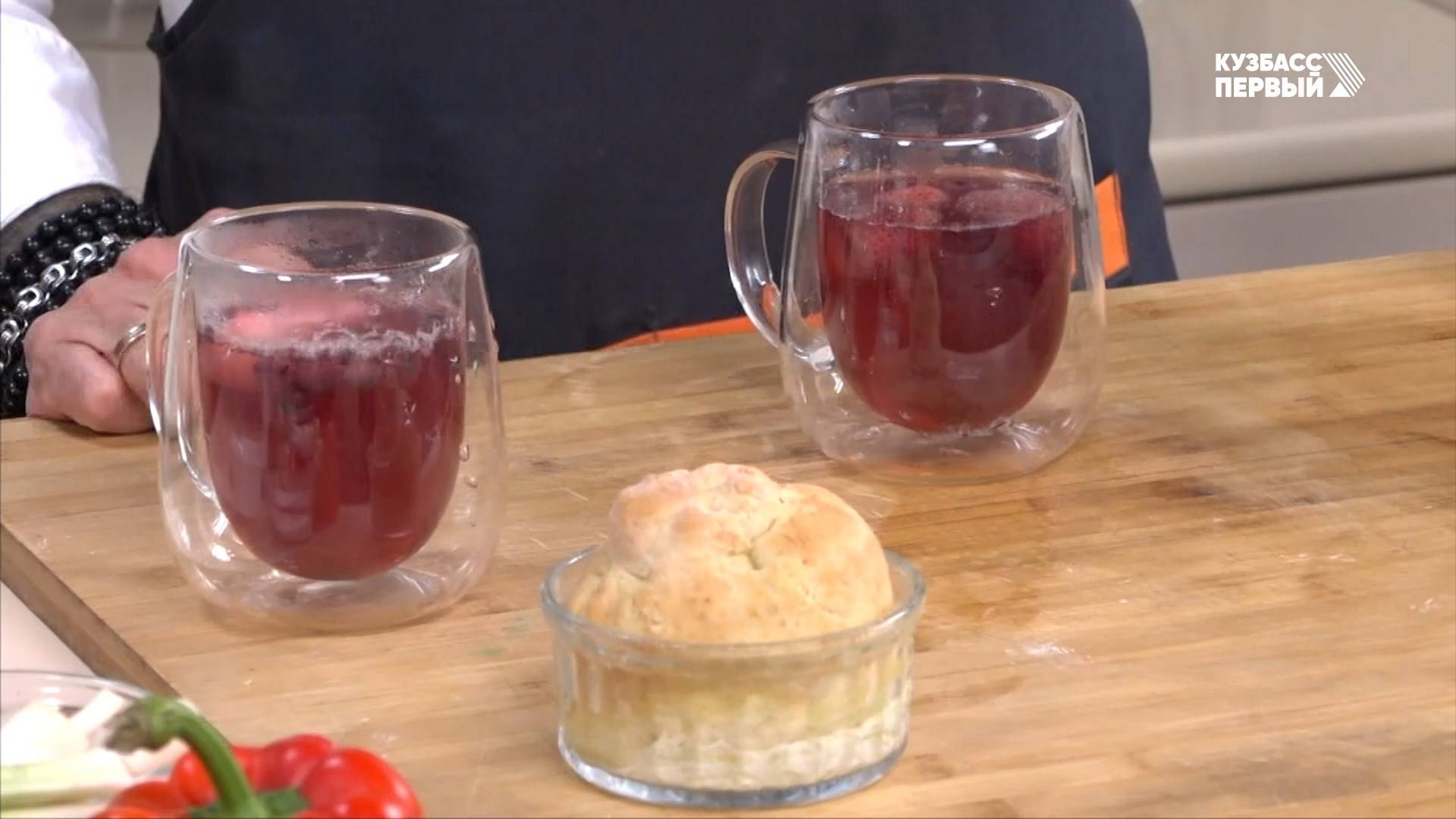 Готовим с Дикраном. Рыбный пирог и компот из замороженных ягод