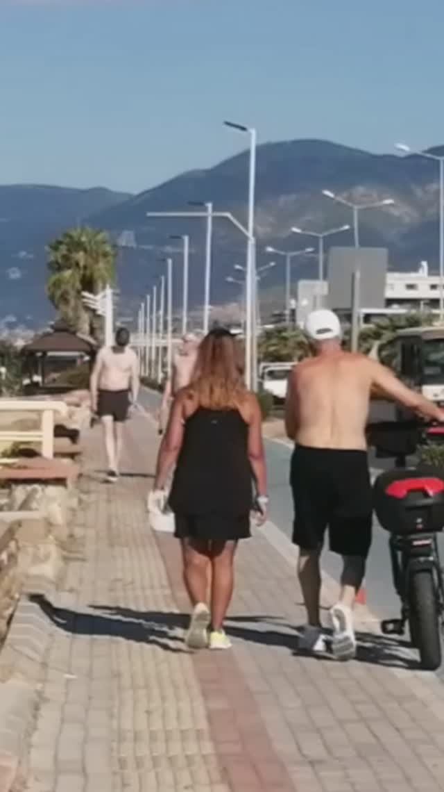 1 октября ОЧЕНЬ ЖАРКО, А МОРЕ ШТОРМИТ. ТУРЦИЯ 2025.