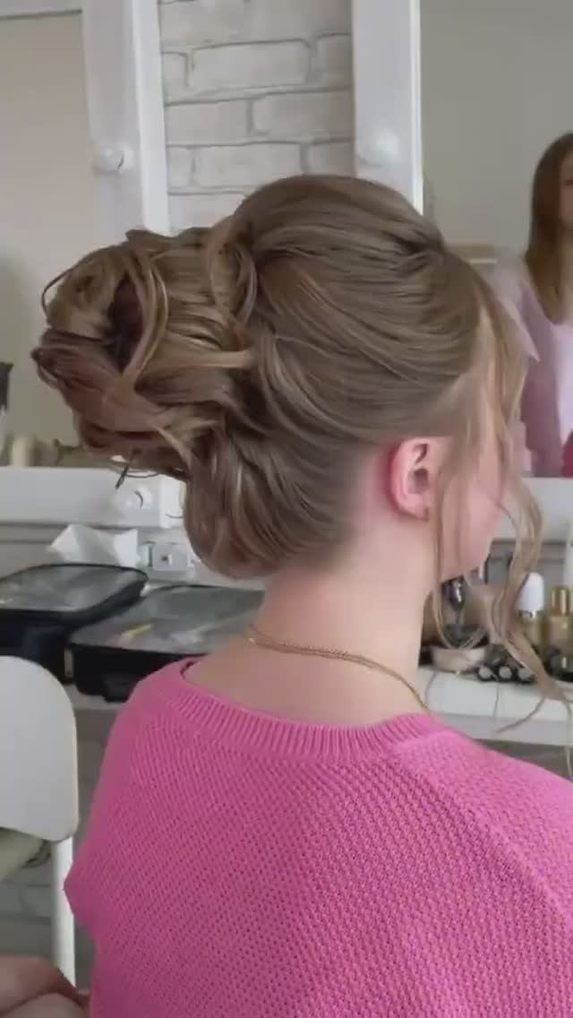 Объемный текстурный пучок на утюжок #прическа #укладка #волосы #пучок