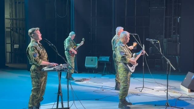 "Небо августа" - песня легендарного ансамбля ВДВ "Голубые береты".