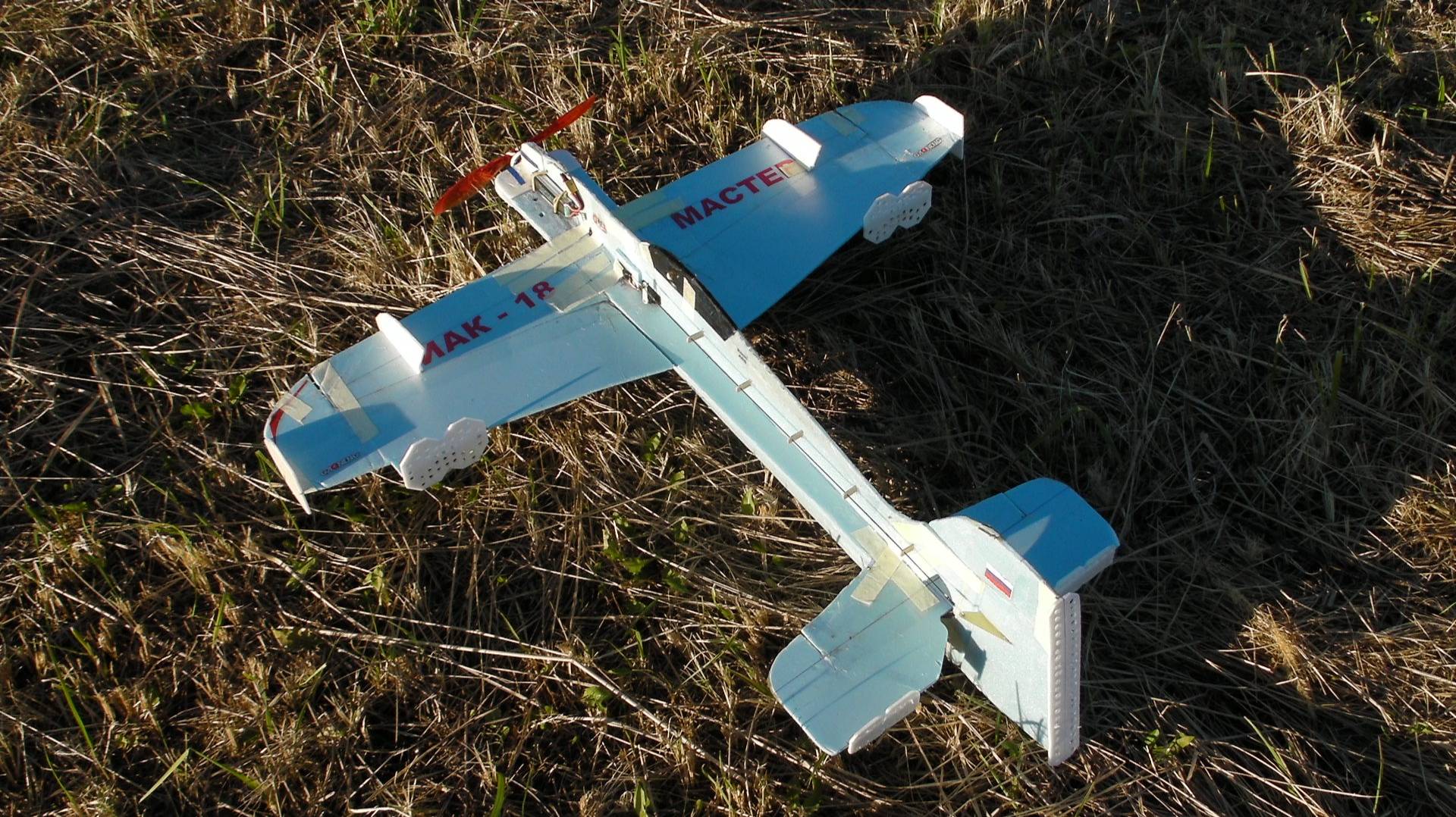 Пилотаж на самолете собственной разработки ИАК-18 "Мастер".