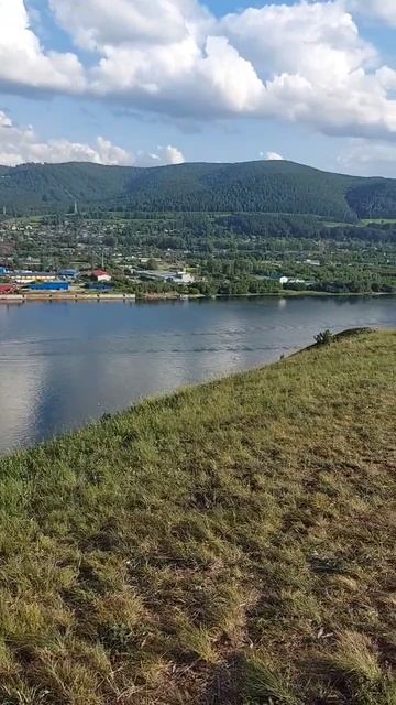 Вид с Академгородка в Красноярске на реку Енисей, правобережье