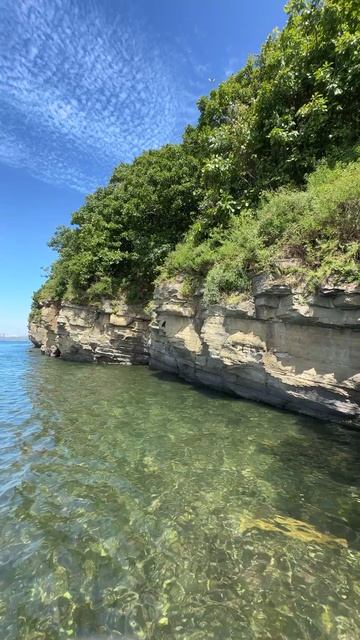 Русский остров, Велопоездка, под скалой, Владивосток, август 2025.