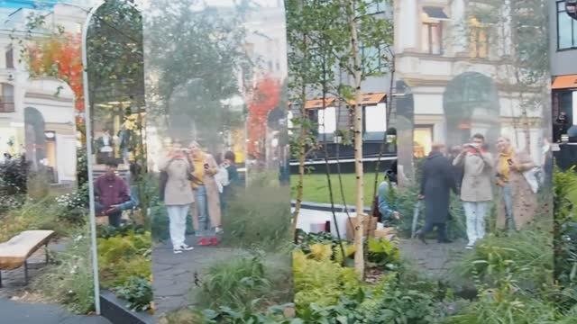 Москва - зеркала возле ЦУМа.