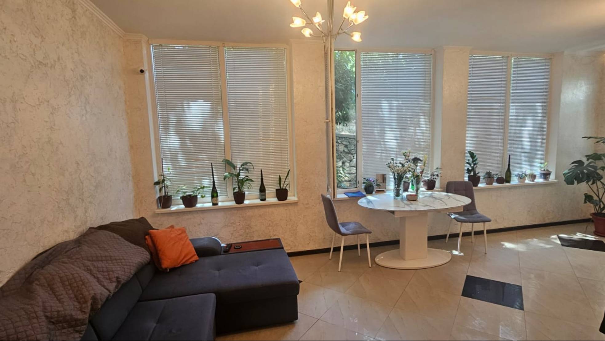 Обзор 2- комнатной квартиры на продажу в Ялте, ул. Весенняя