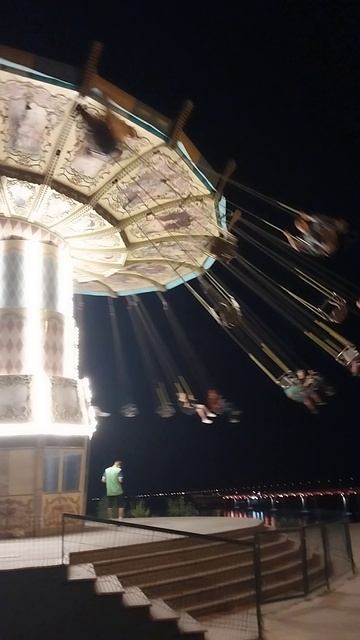 Обычные карусели, но прикольно!