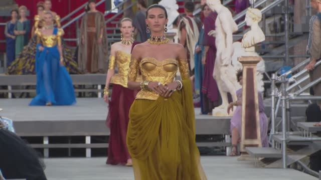 Показ мод Dolce & Gabbana Alta Moda 2025