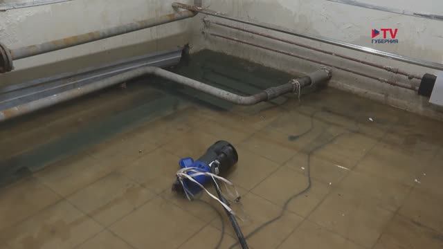 Воронежские журналисты заставили УК очистить подвал многоквартирного дома от нечистот