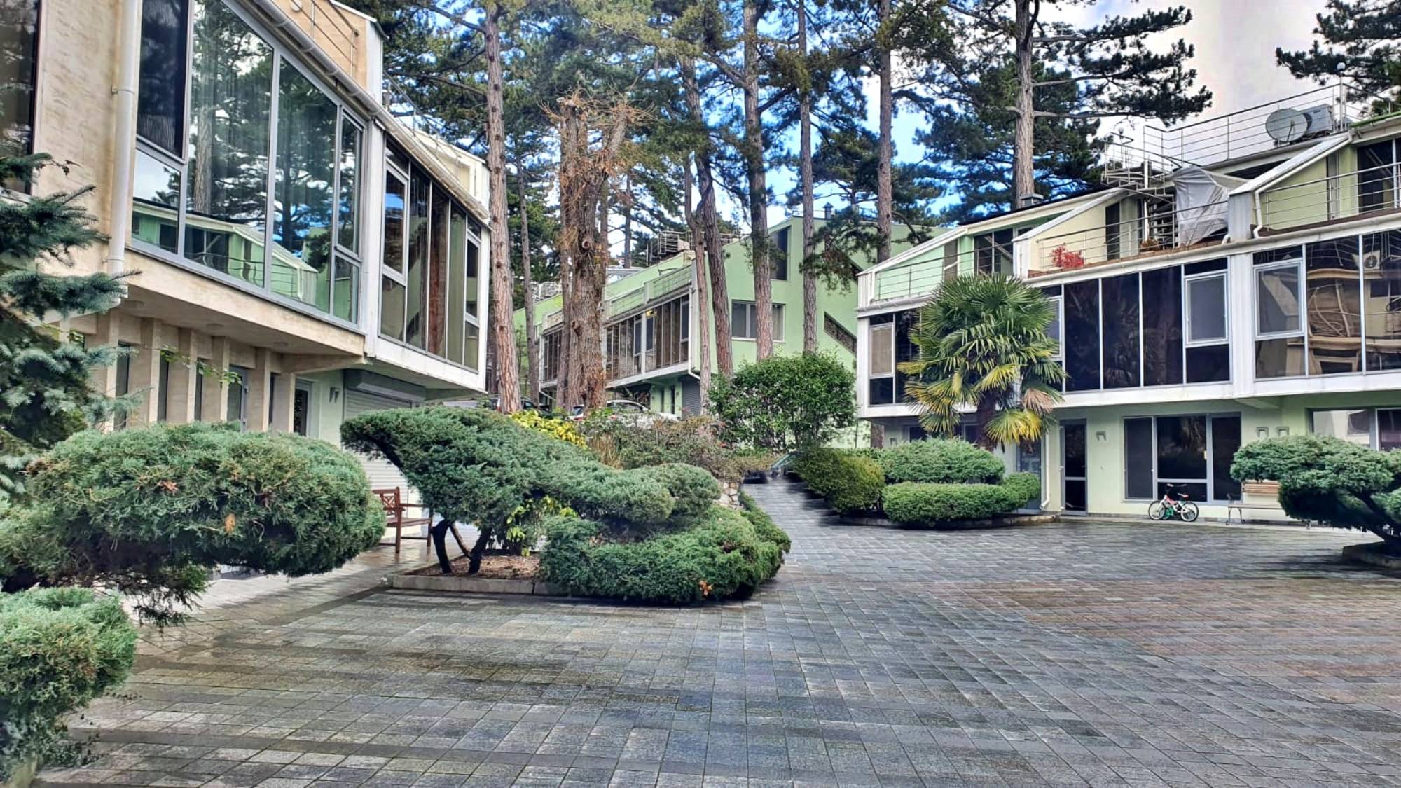 Обзор коттеджа на продажу в закрытом поселке Горный Ялта