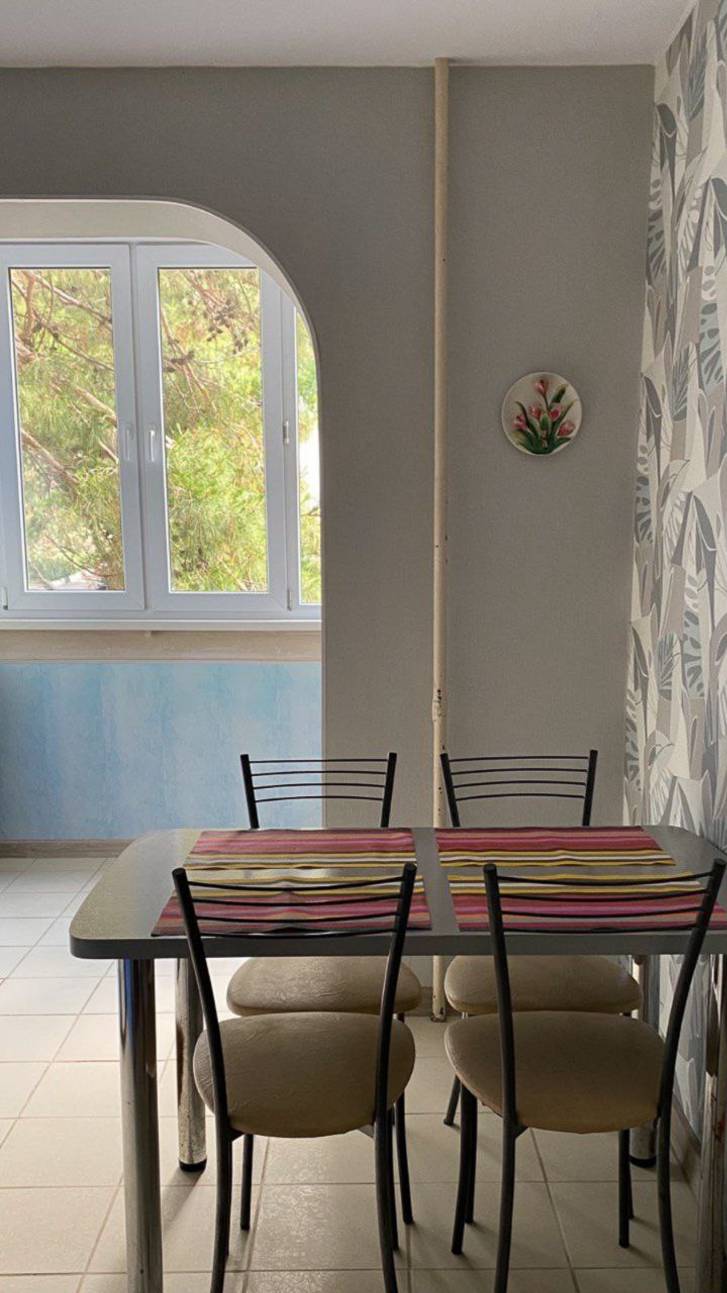 Цена квартиры в Геленджике 12.9 млн.р. Двухкомнатная на ул.Полевой при пересечении с ул.Гринченко.