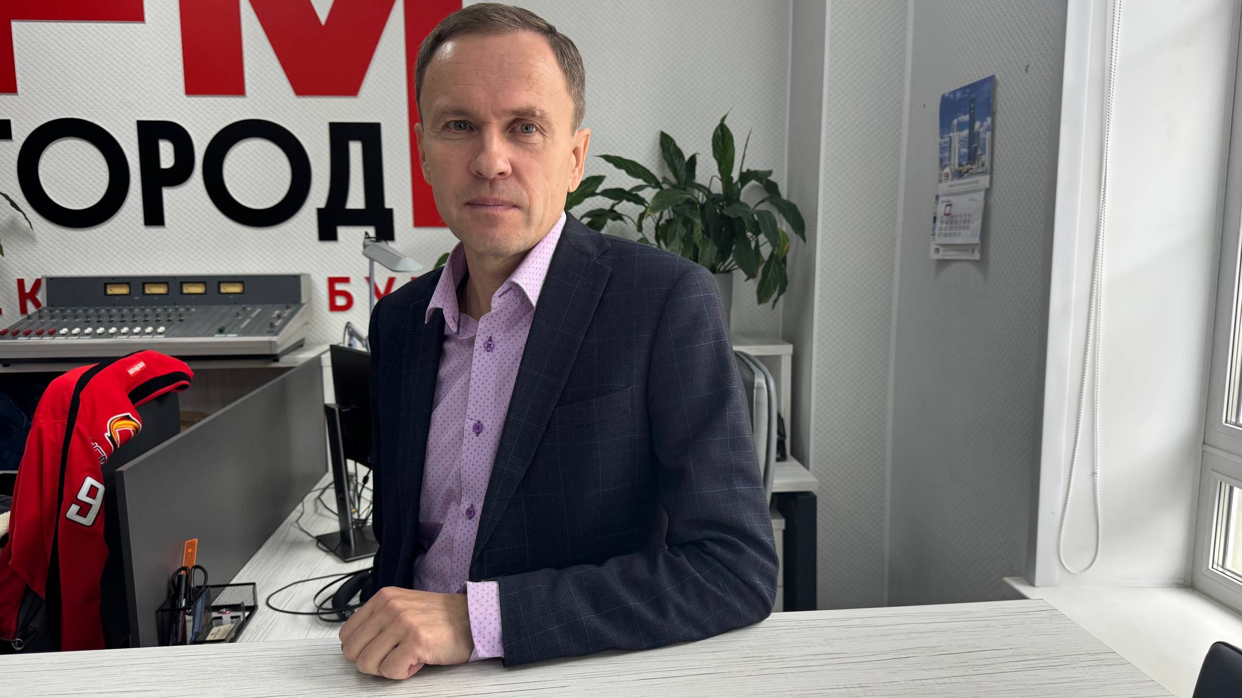 «Вернулся из армии и стал учителем химии!». История успеха Игоря Сметанина, директора 110 лицея