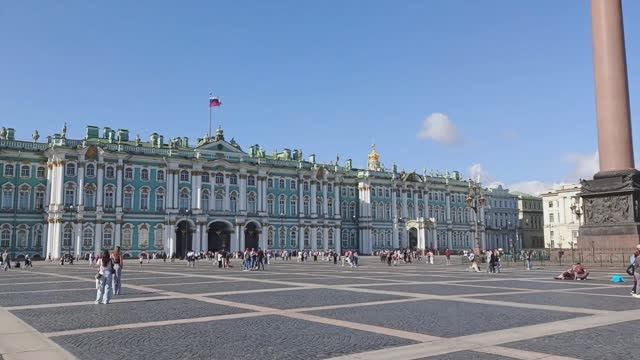 На Дворцовой...