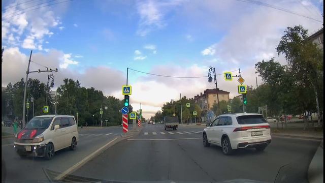 Таксируем из Боровского прямиком на набережную Туры! 🚗 Красивый спуск с Масловского взвоза | 4K