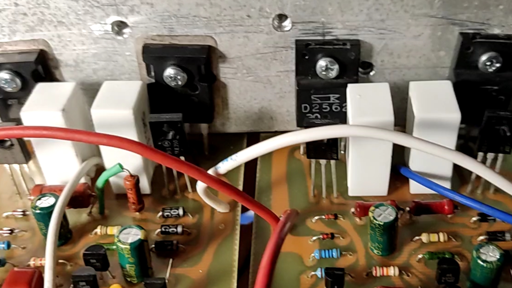 Мощный УНЧ на 8 транзисторах.