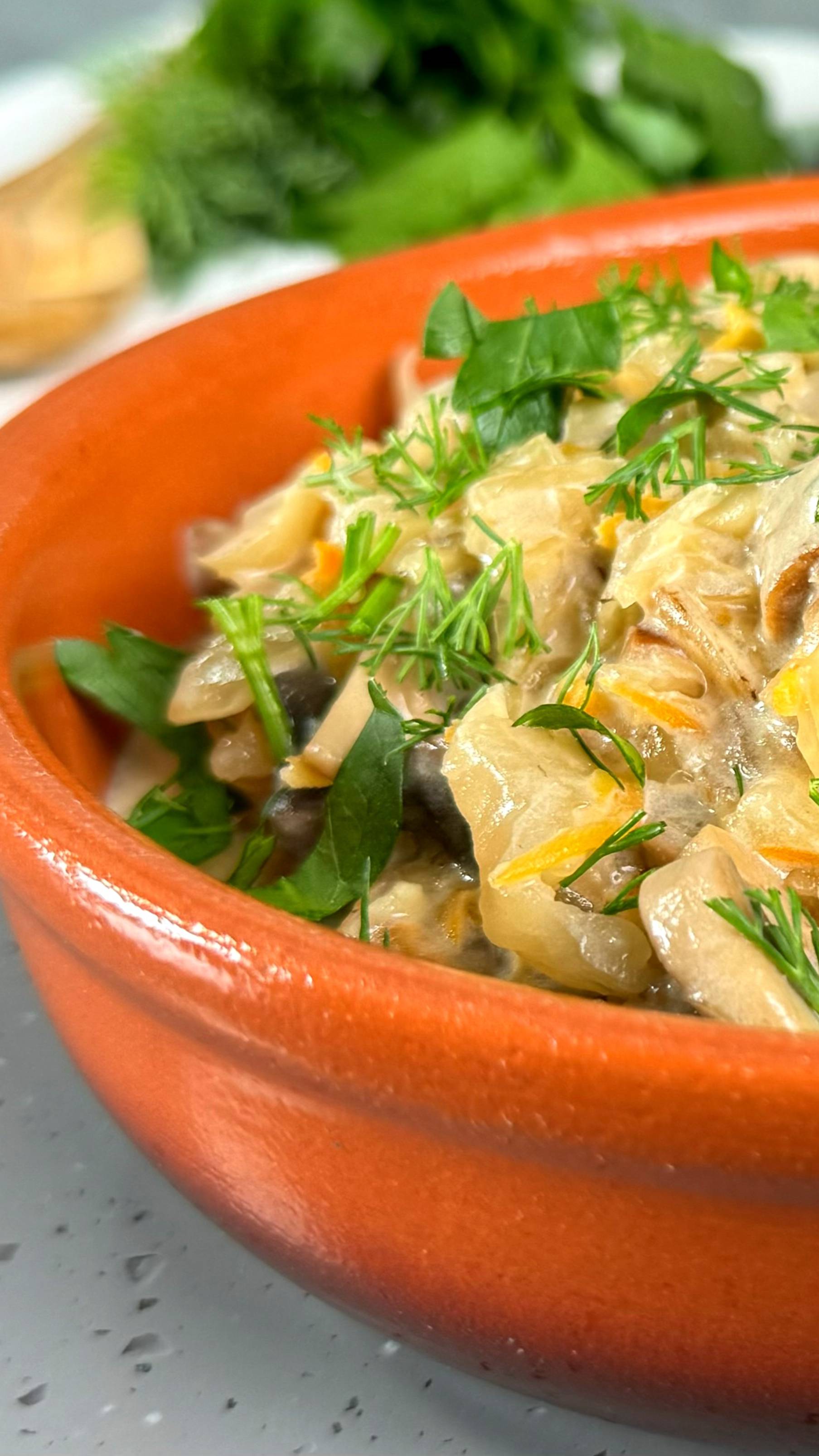 Беру грибы и квашеную капусту! Боже,как ВКУСНО, не оторваться!