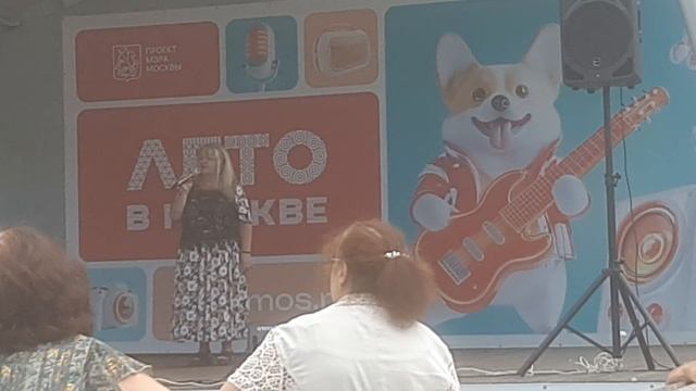 "Что стоишь качаясь, тонкая рябина"